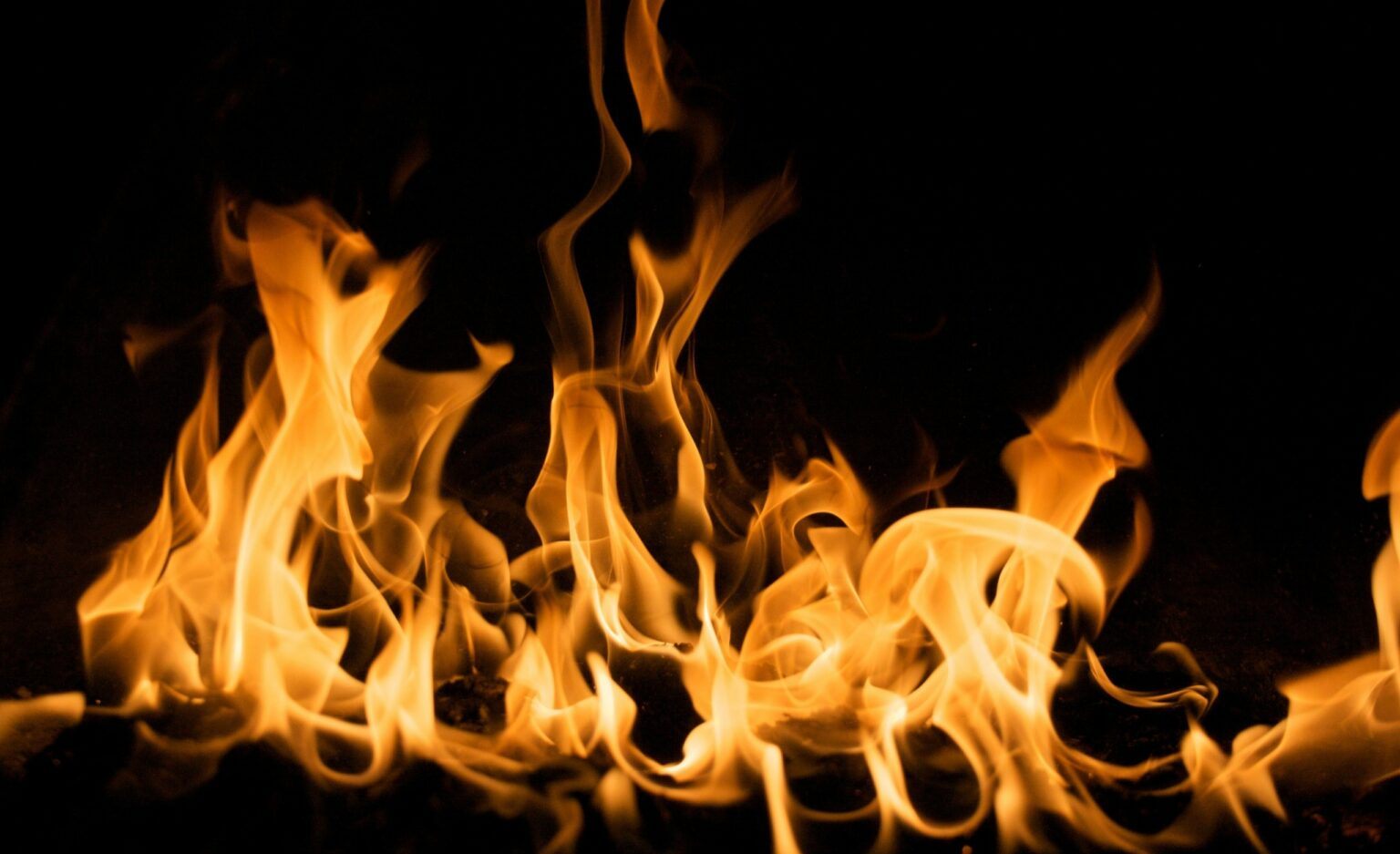 How To Build A Self Feeding Fire - The Survival Way